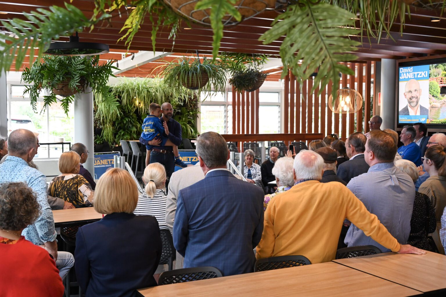 David Janetzki announces to continue serving Toowoomba South